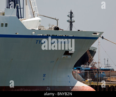 Tyco Responder - Reliance class transoceanic cable laying ship at Port ...