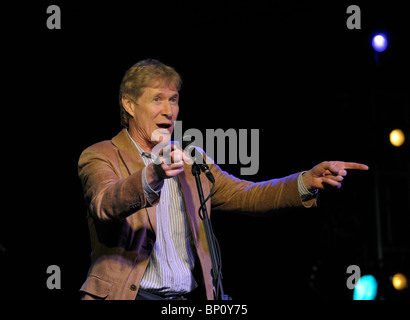 BBC radio 2 presenter and singer, Paul Jones, with The Manfreds in ...