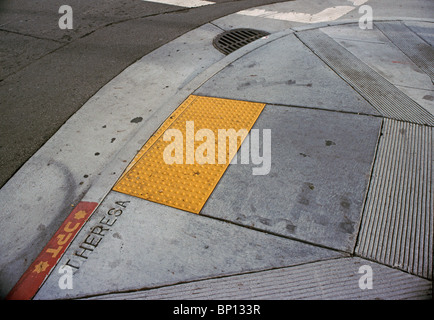 sidewalk disabled ramp at intersection corner Stock Photo - Alamy