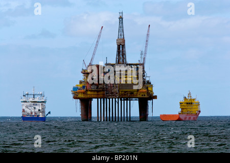 dunlin A oil rig Stock Photo - Alamy
