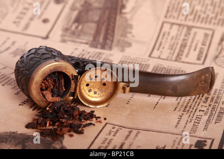Vintage tobacco pipe, tobacco leaf and pipe tobacco Stock Photo - Alamy