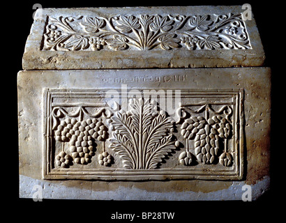 2353. DECORATED JEWISH STONE OSSUARY, ROMAN PERIOD Stock Photo - Alamy