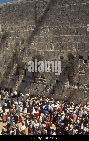 2821. JEWS PRAYING AT THE WESTERN WALL DURING THE PASSOVER PILGRIMAGE ...