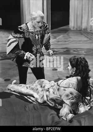 LAURENCE OLIVIER and EILEEN HERLIE in the Closet Scene in HAMLET 1948 ...