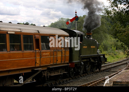 GWR tank engine No 5164 in Bridgnorth railway station after receiving ...