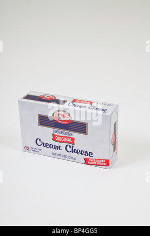 Bowl with cream cheese and one bagel Stock Photo - Alamy