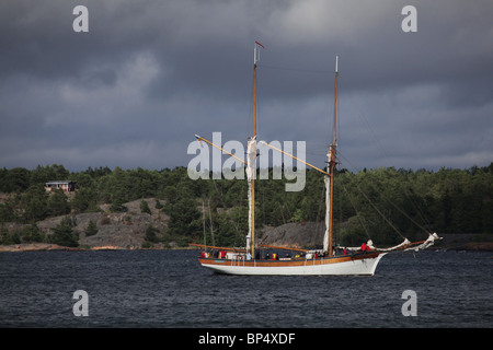 Tall ship Albanus sailing near Björkö and Västeränga in Lemland on the ...