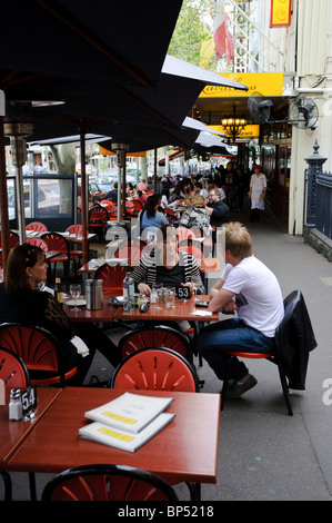 restaurant al fresco dining sunday brunch Stock Photo - Alamy