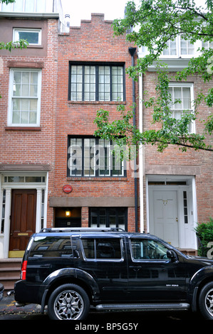 The narrowest building in New York, Manhattan was designed and finished ...