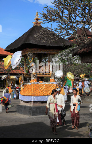 Indonesia, Bali, Mas, temple festival, women carrying offerings, odalan ...