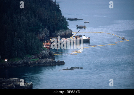 Exxon Valdez oil spill clean up Alaska 1989 Stock Photo - Alamy