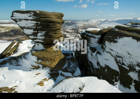 Snow and rocks on the Kinder Scout plateau in winter, Peak District ...