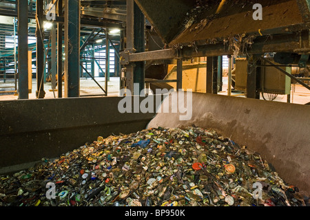 sorting at the waste disposal centre in Lahe Hanover, Lower Saxony ...