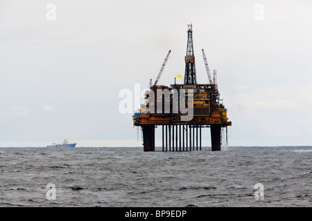 dunlin A oil rig Stock Photo - Alamy