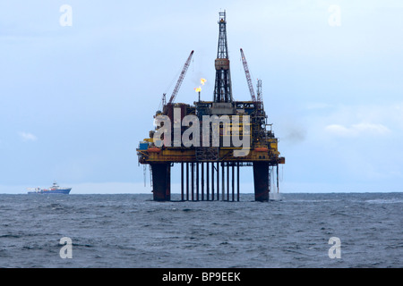 dunlin A oil rig Stock Photo - Alamy
