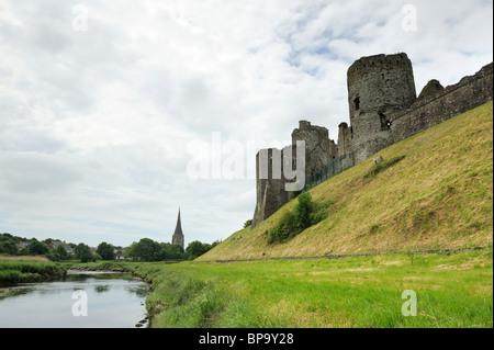 Kidwelly Castle in Carmarthenshire Stock Photo - Alamy