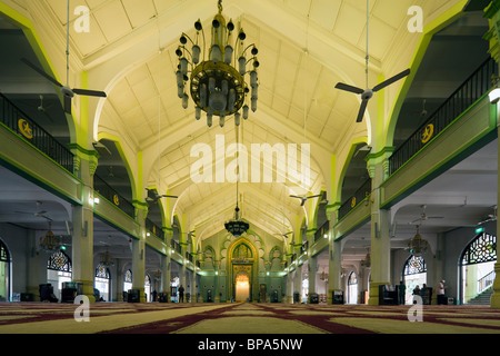Masjid Sultan (Sultan Mosque) Interior Prayer Hall, Kampong Glam ...
