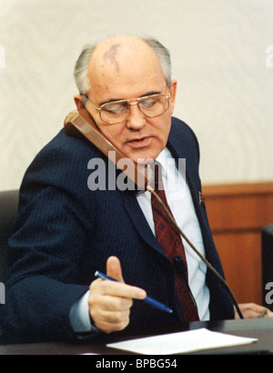 Soviet Communist Party Secretary General Leonid Brezhnev center and U S ...