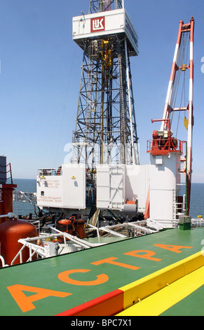 Oil drilling jack up rig with a tug boat in the Kachemak Bay near Stock ...