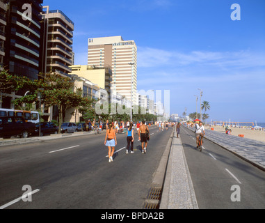 PROMENADE IPANEMA BEACH RIO DE JANEIRO BRAZIL Stock Photo - Alamy
