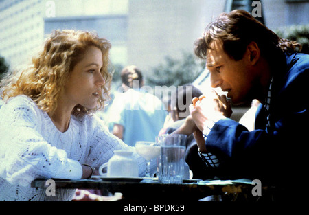 DARKMAN (1990) FRANCES McDORMAND, LIAM NEESON DRK 003FOH Stock Photo ...