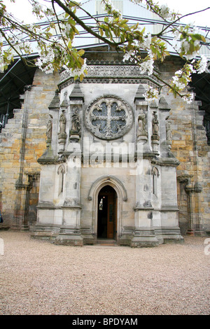 Roslyn, Scotland. Roslyn Chapel, made famous by the book and movie Da ...