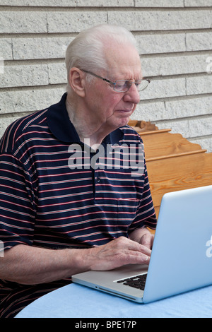 old apple mac keyboards Stock Photo - Alamy