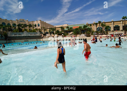 Mandalay Bay Resort Wave Pool Stock Photo - Alamy