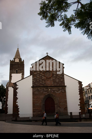 PORTUGUESE STYLE CHURCH IN FUNCHAL MADEIRA Stock Photo - Alamy
