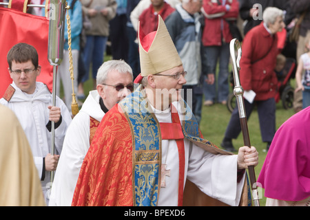 Anglican Bishop of St Albans, Rt Revd Alan Smith (centre), and Catholic ...