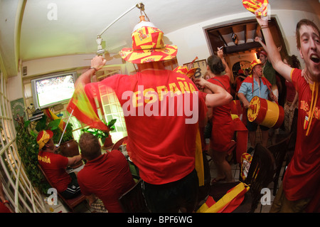 Spanish fans of the national football team watch the FIFA World Cup ...