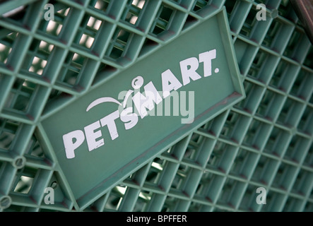 A Petsmart retail store in suburban Maryland Stock Photo - Alamy