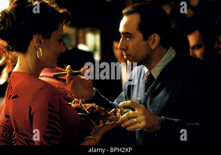 THE FAMILY MAN (2000) NICOLAS CAGE, TEA LEONI, JAKE/RYAN MILKOVICH ...