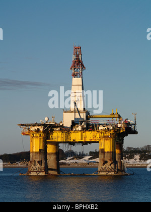 The Semi-Submersible drilling rig Transocean Sedco 704 in the central ...