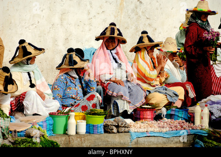 Moroccan Rif Mountain Peasants at Street Fruit and Vegetable Market ...