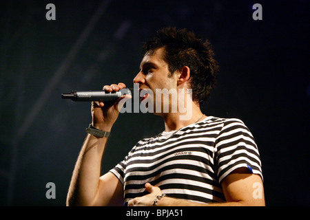 Example Performing Live Stock Photo - Alamy
