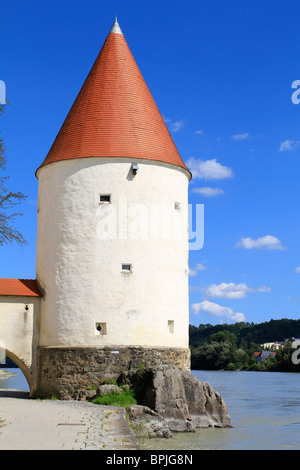 Riverside in Passau (Bavaria) (Germany), the Inn river is flowing into ...