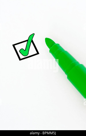 Checkbox with green tick Stock Photo - Alamy