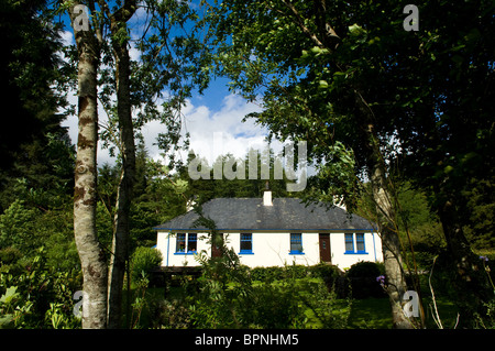 Whitewashed crofters cottage at Inchree in Scotland Stock Photo - Alamy