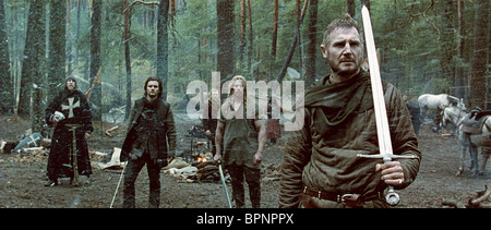 KINGDOM OF HEAVEN ORLANDO BLOOM, as Balian, centre with sword AND Stock ...