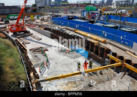 Groundforce hydraulic struts in position for foundation construction ...