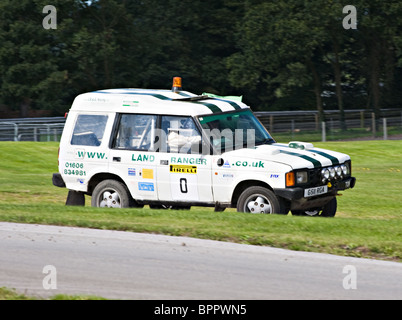 Land Rover Discovery rally car splashes through puddle driving on mud ...