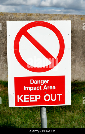 Danger and Keep Out ( MOD estate land area ) sign / signs & notices at ...