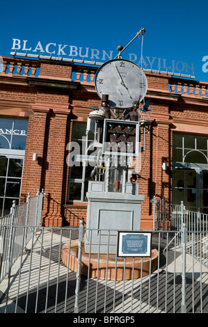 London Zoo, Blackburn Pavilion, Clock Stock Photo - Alamy