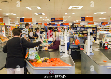checkout counter, Tesco metro supermarket, Covent Garden, London ...