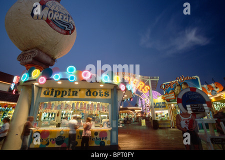 Ocean Pier at night, Wildwood, N. J. , Piers & wharves, Beaches ...