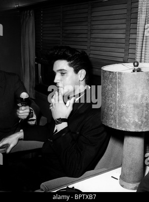 ELVIS PRESLEY DURING INTERVIEW SINGER & ACTOR (1959 Stock Photo - Alamy