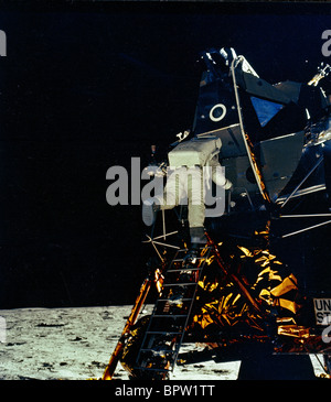 Apollo 11 astronaut Edwin Buzz Aldrin photographed this footprint in ...