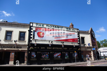 The Botanic Inn on Malone Road in Belfast Stock Photo - Alamy