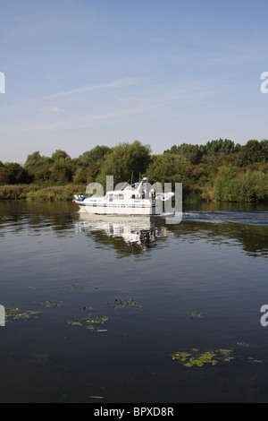 A cabin cruiser on the River Trent at Gunthorpe Lock, Gunthorpe ...